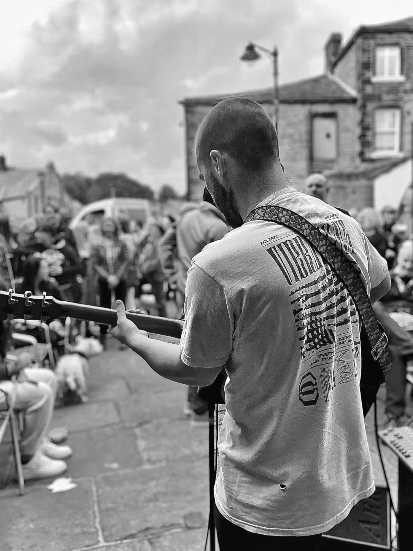 Singing Guitarist For Hire - Archie Live Musician