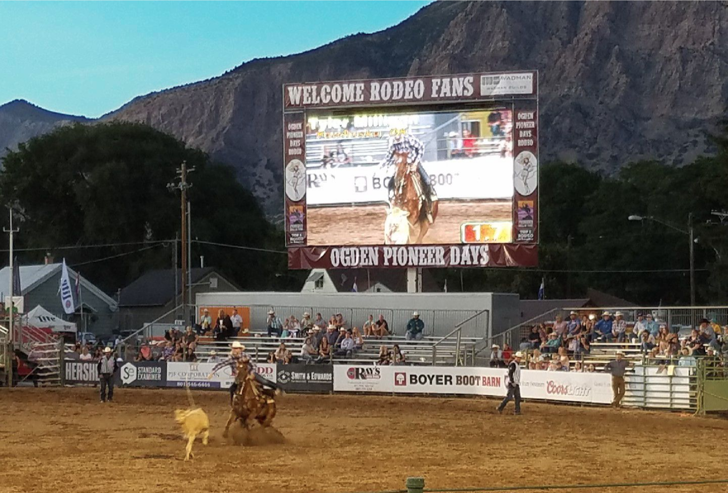 Rental Mobile LED Video Wall & Jumbotron - LED Screen Trailers - From ...