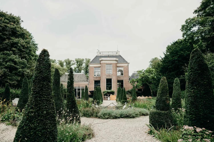 A classic wedding at Huize Frankendael by Amsterdam based wedding ...
