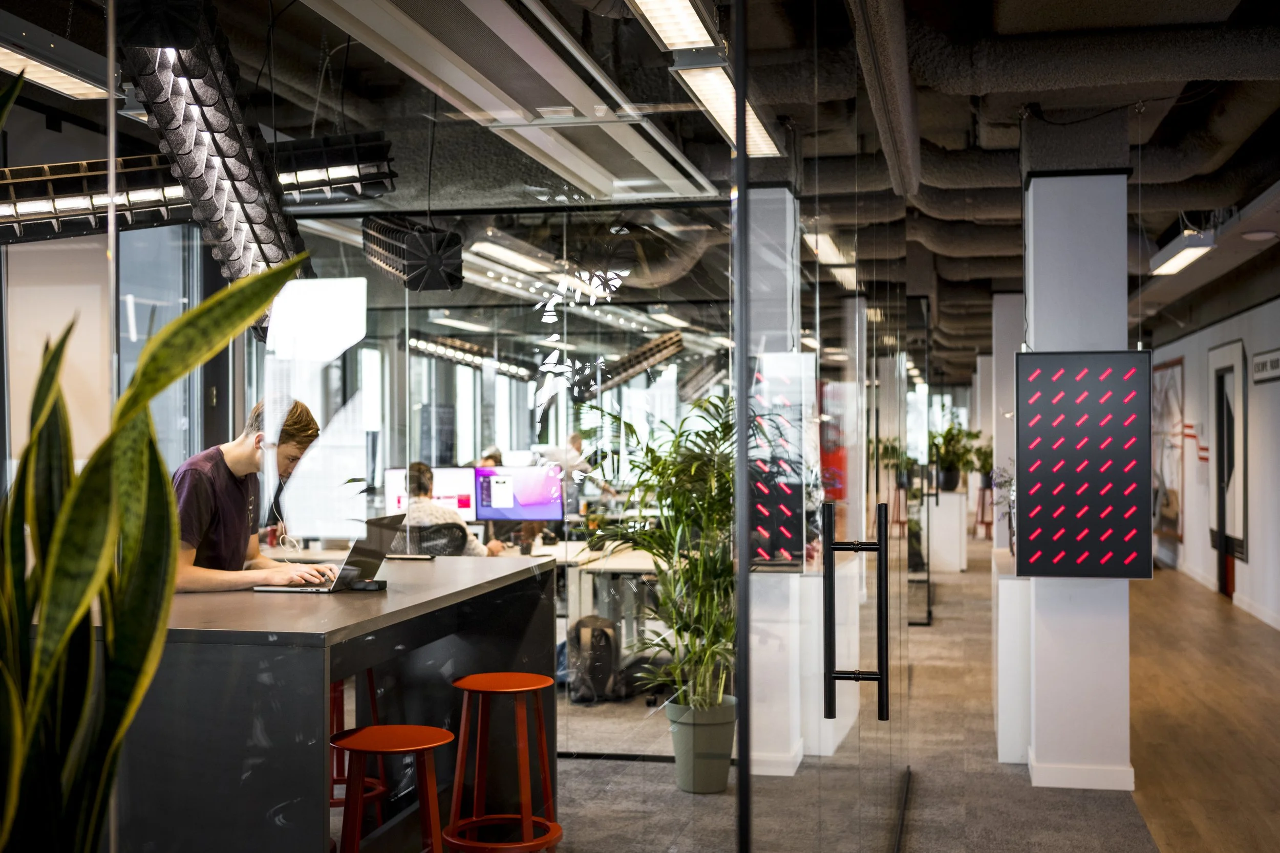 Contact - Benieuwd wat we voor je kunnen betekenen? — AIStudio
