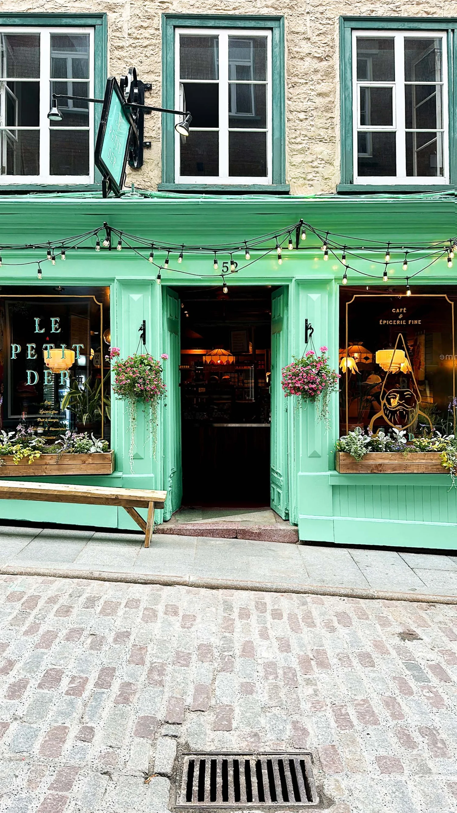 Le Petit Dep - Café & delicatessen in Montreal
