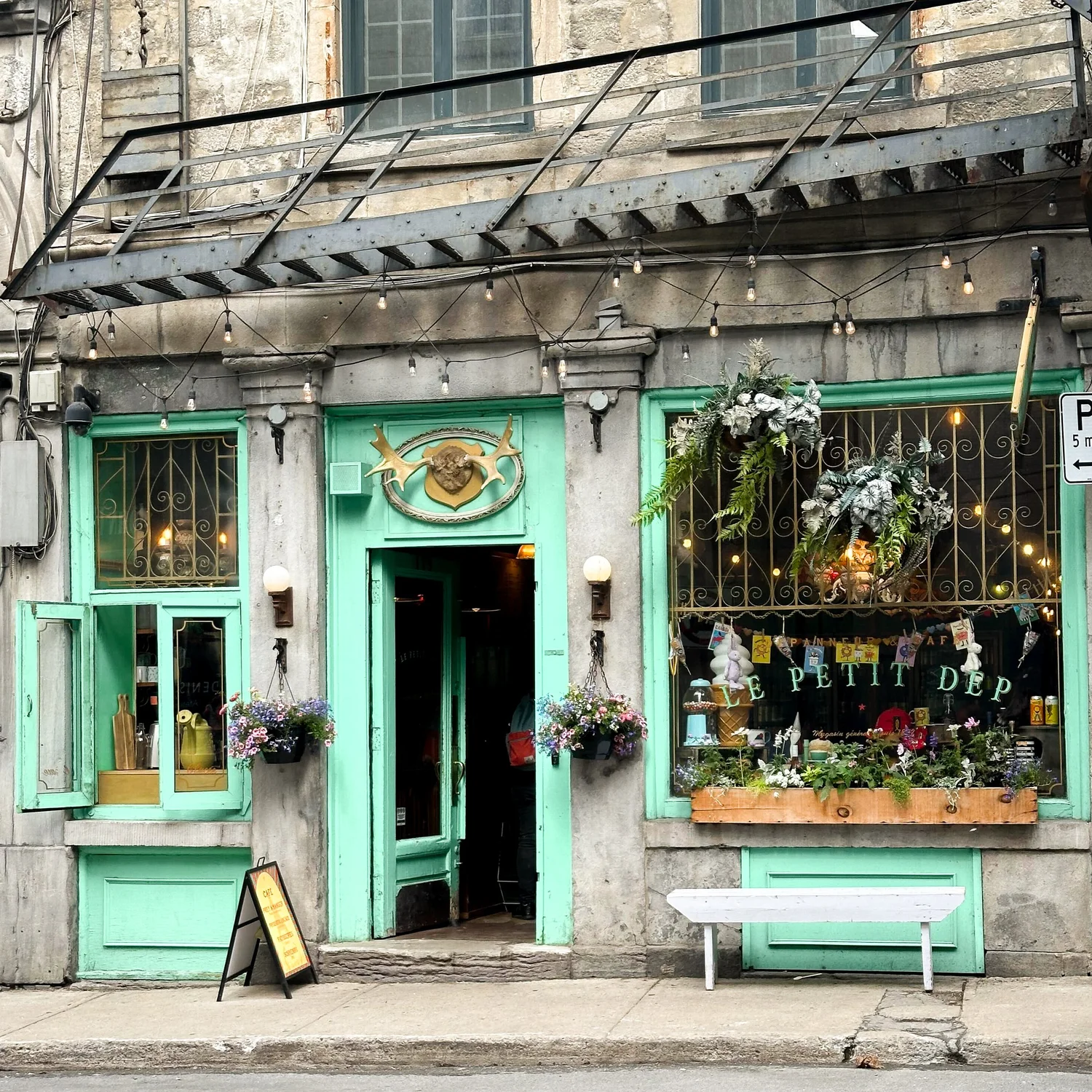Le Petit Dep - Café & delicatessen in Montreal