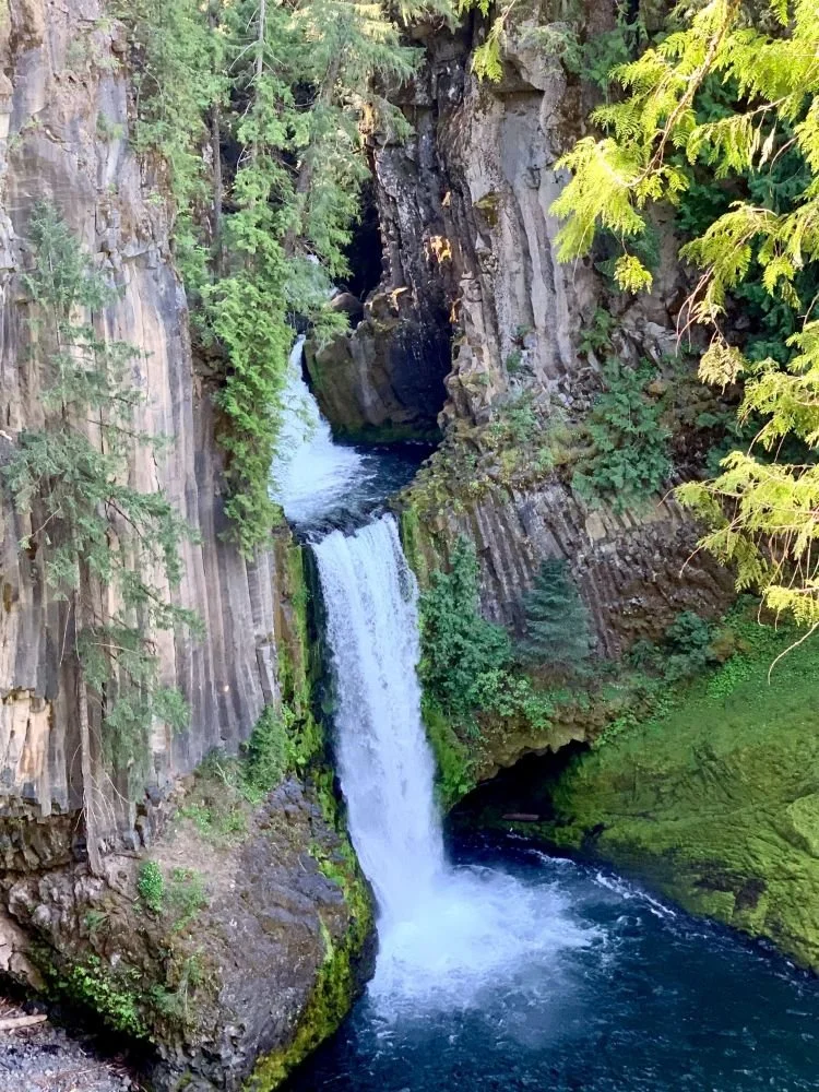 Ultimate Guide to Oregon's Cascade Range: Crater Lake, Umpqua Hot ...