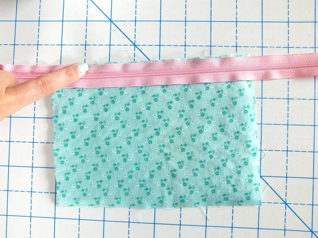 How to Make an easy Zipper Bag — Sewing to the Moon