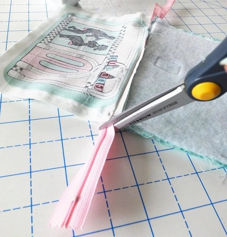 How to Make an easy Zipper Bag — Sewing to the Moon