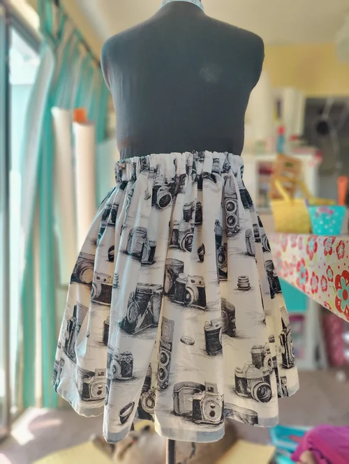 How to sew a simple skirt — Sewing to the Moon