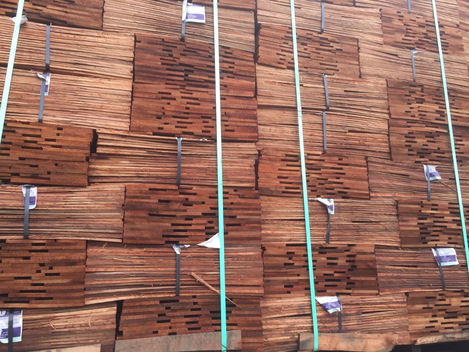 Western Red Cedar shakes and shingles — Cedarwood