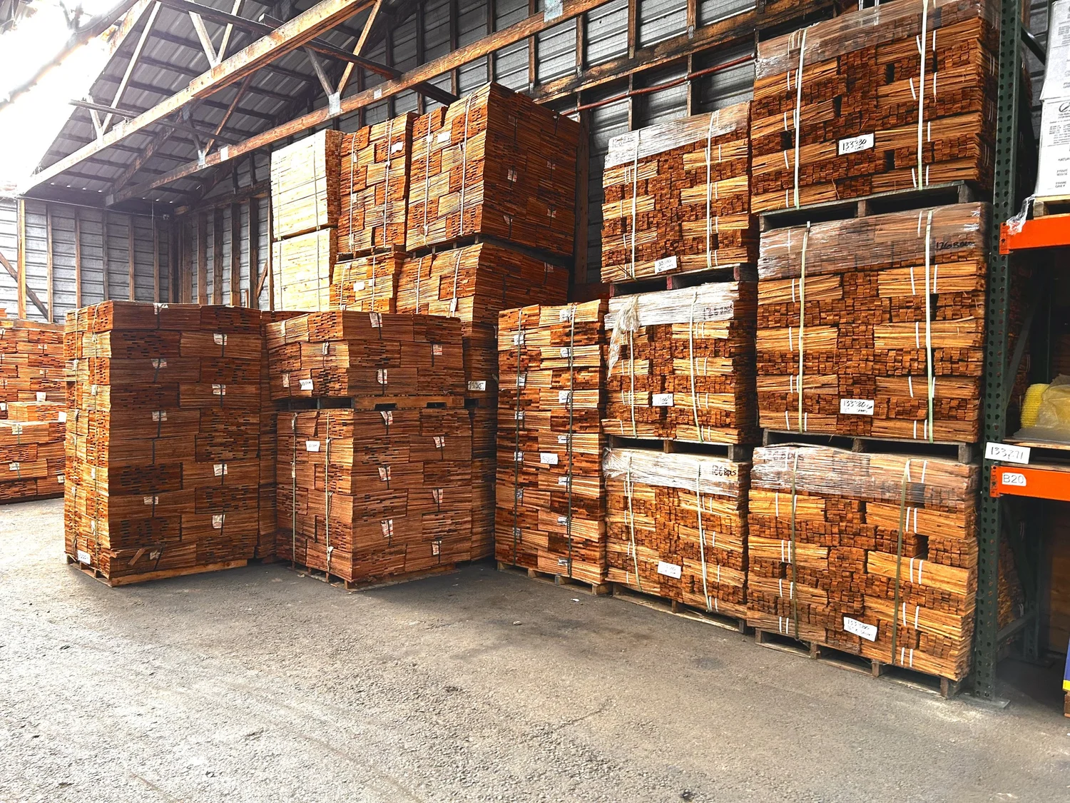 Western Red Cedar shakes and shingles — Cedarwood