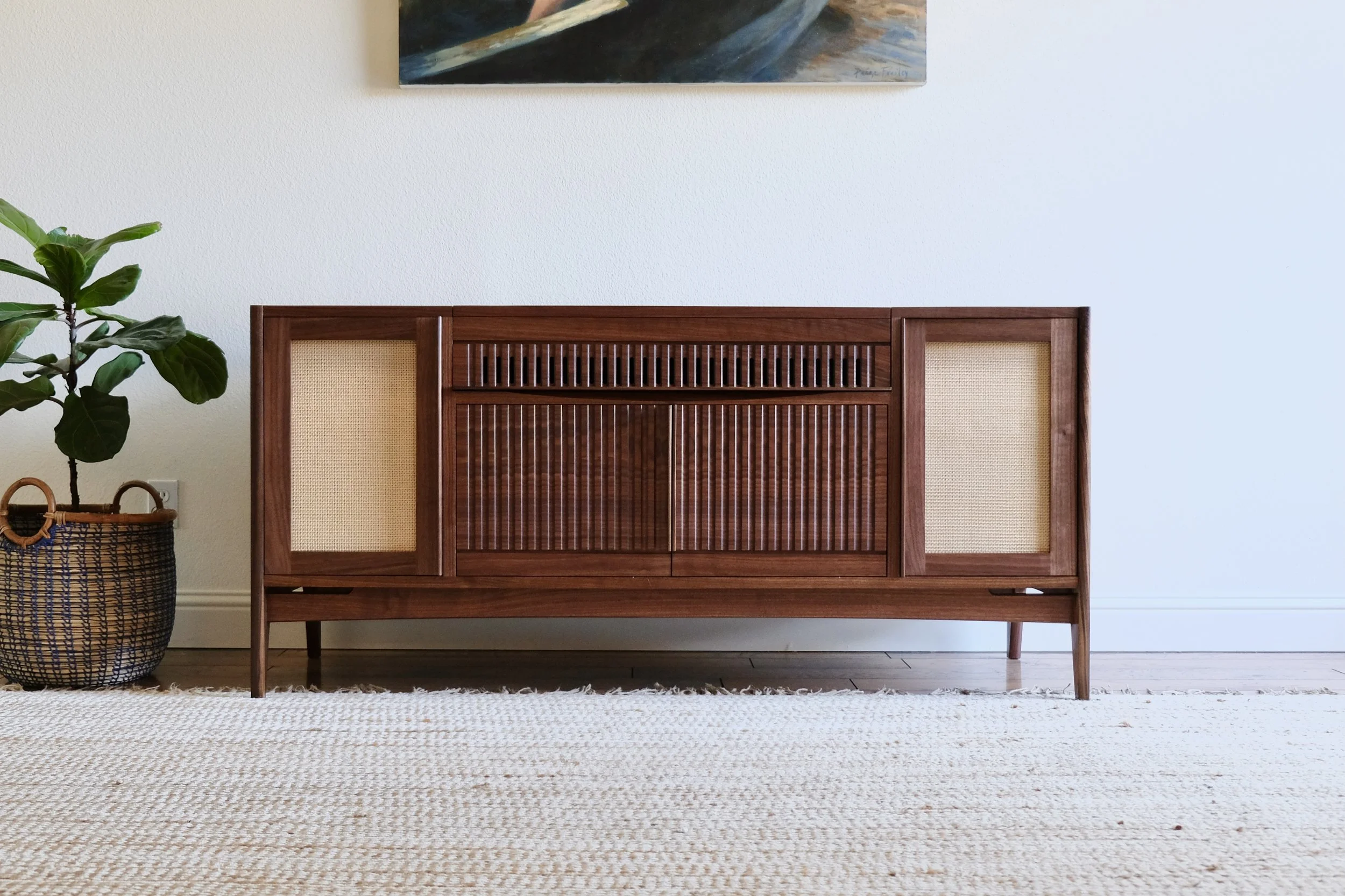 Choosing the Right Size Record Player Console for Your Space | Frailey ...
