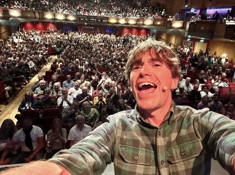 Tours & Talks — SIMON REEVE