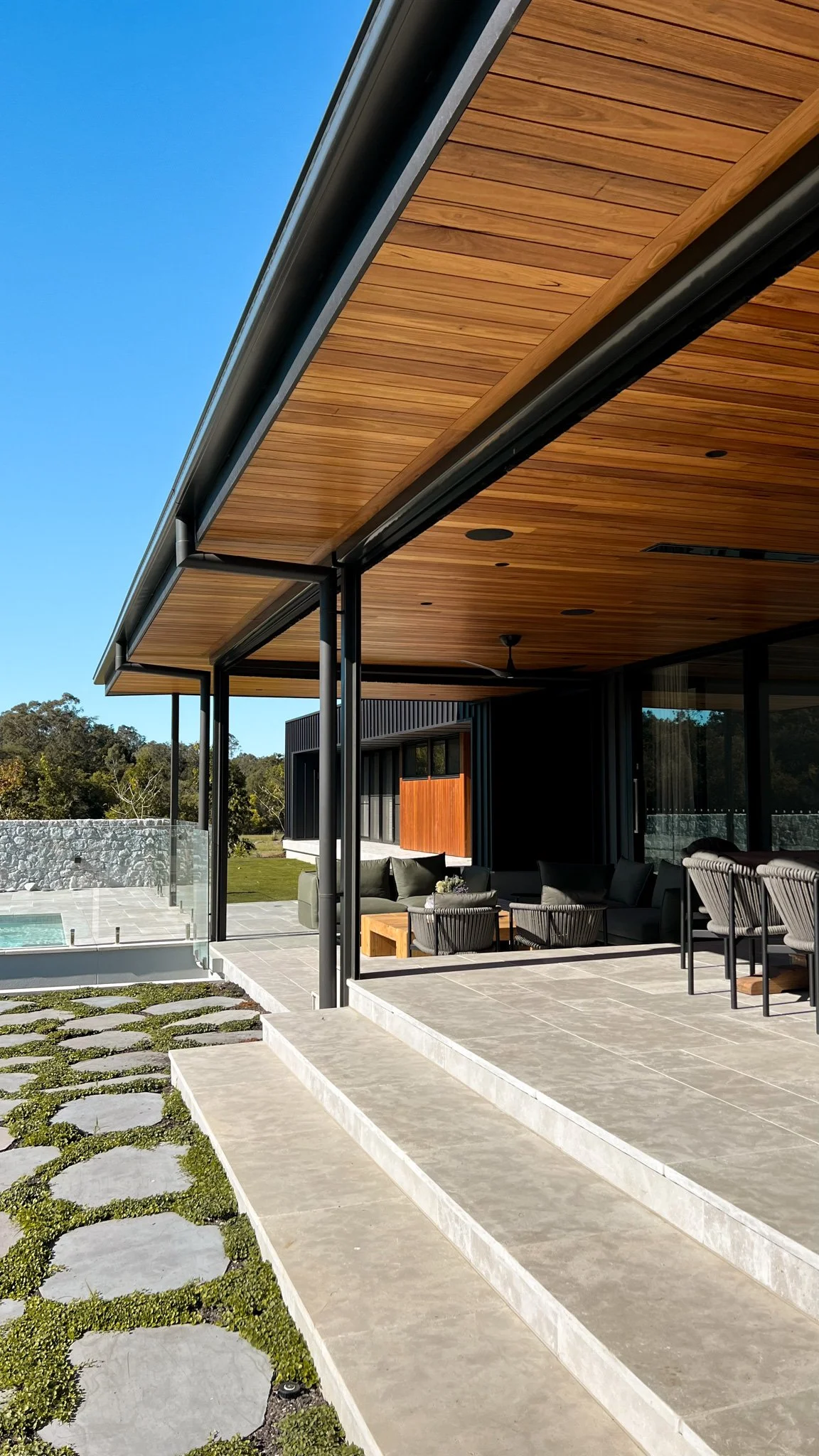 Brookfield House - Upper Brookfield, Qld — Lightbody Architects
