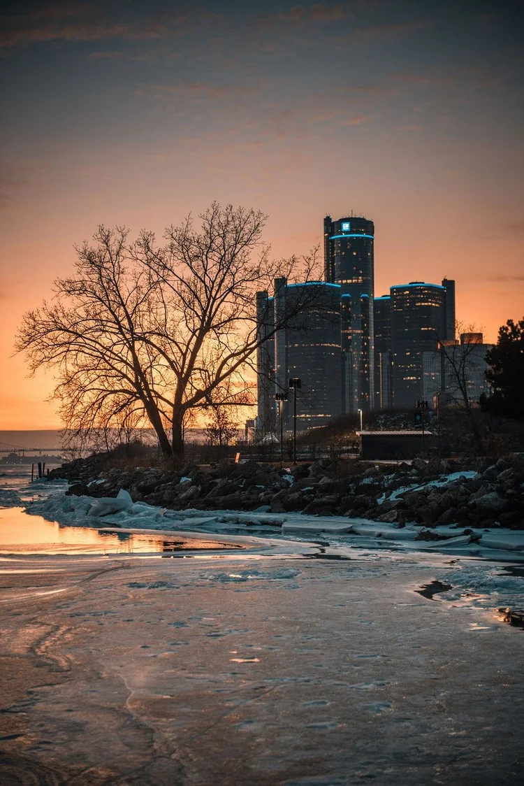 Milliken State Park Lighthouse and Harbor in Detroit, Michigan: Things ...