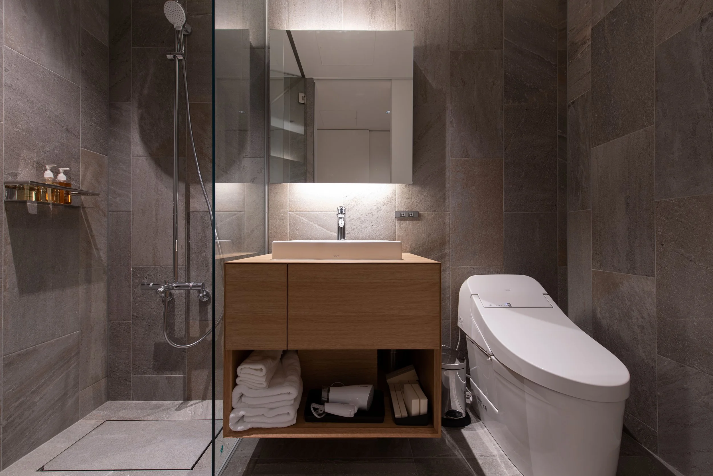 Room Types 客室タイプ — Intuition Niseko Official Booking Website