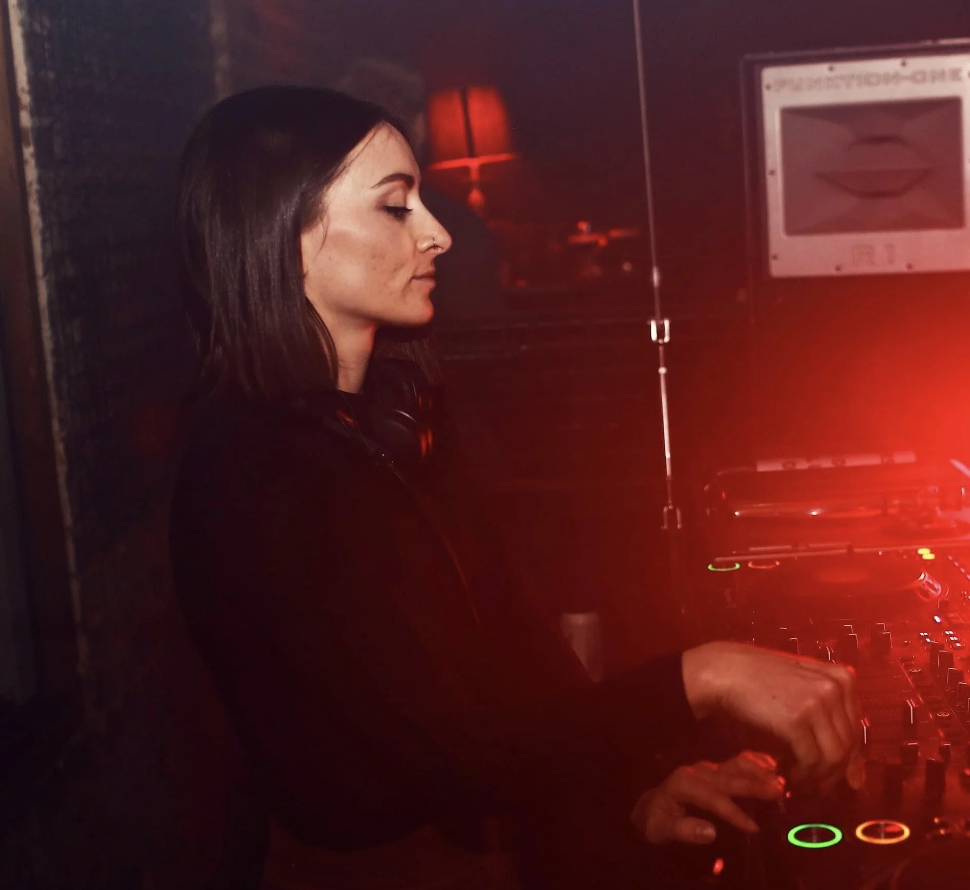 Clare Choveaux - Melbourne DJ — Astound DJs - DJ Hire & Bookings