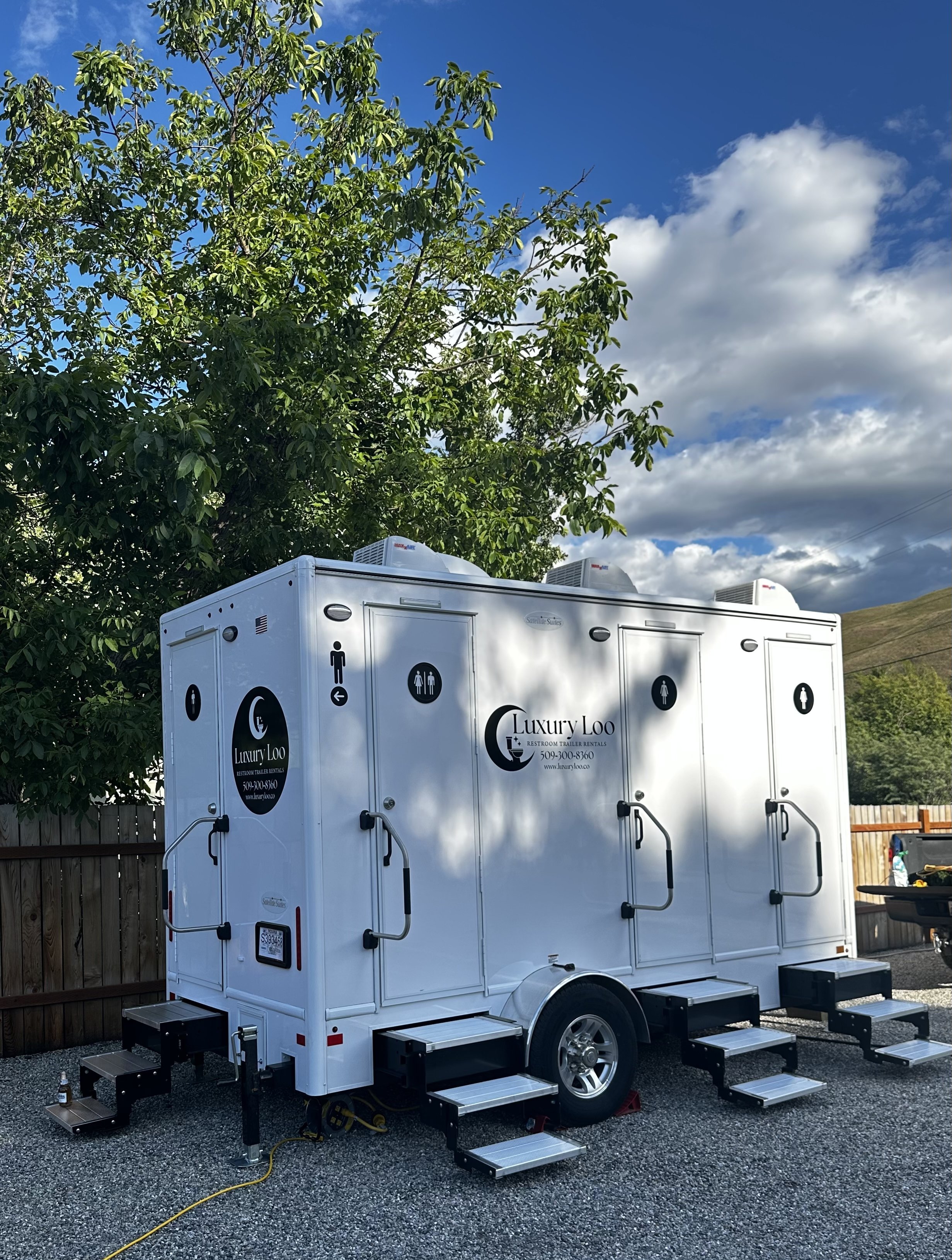 Luxury Restroom Trailer Rentals in Wenatchee, WA | Luxury Loo