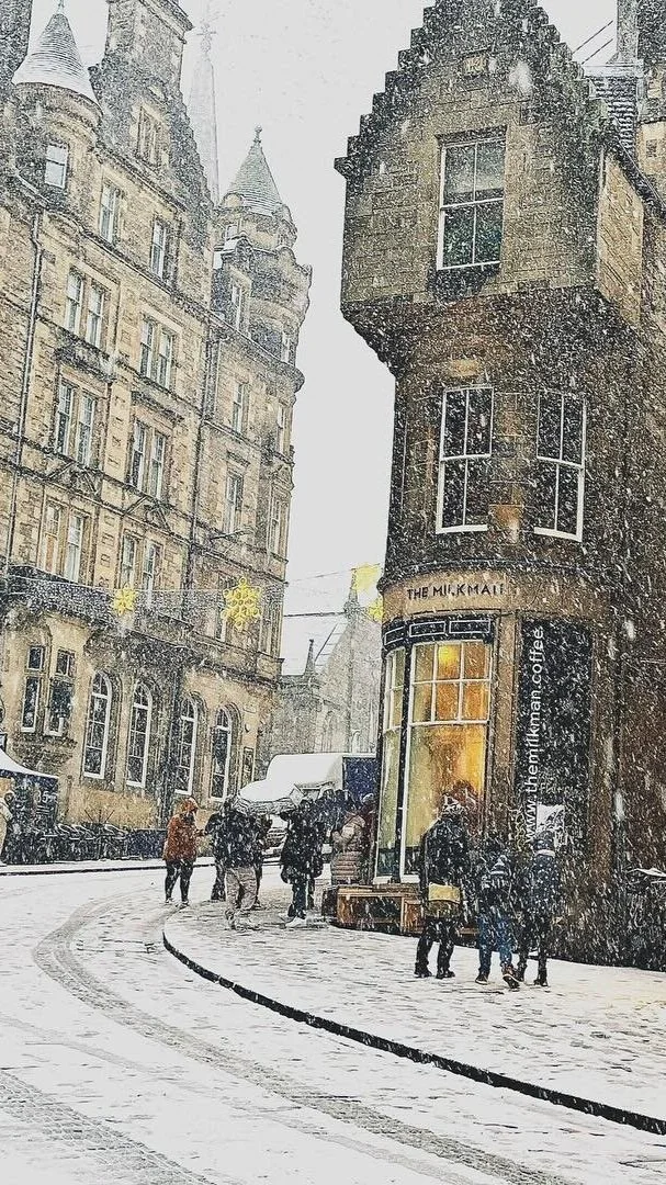 Edinburgh Weather Guide: Best Times to Visit & What to Pack — EDI Tours