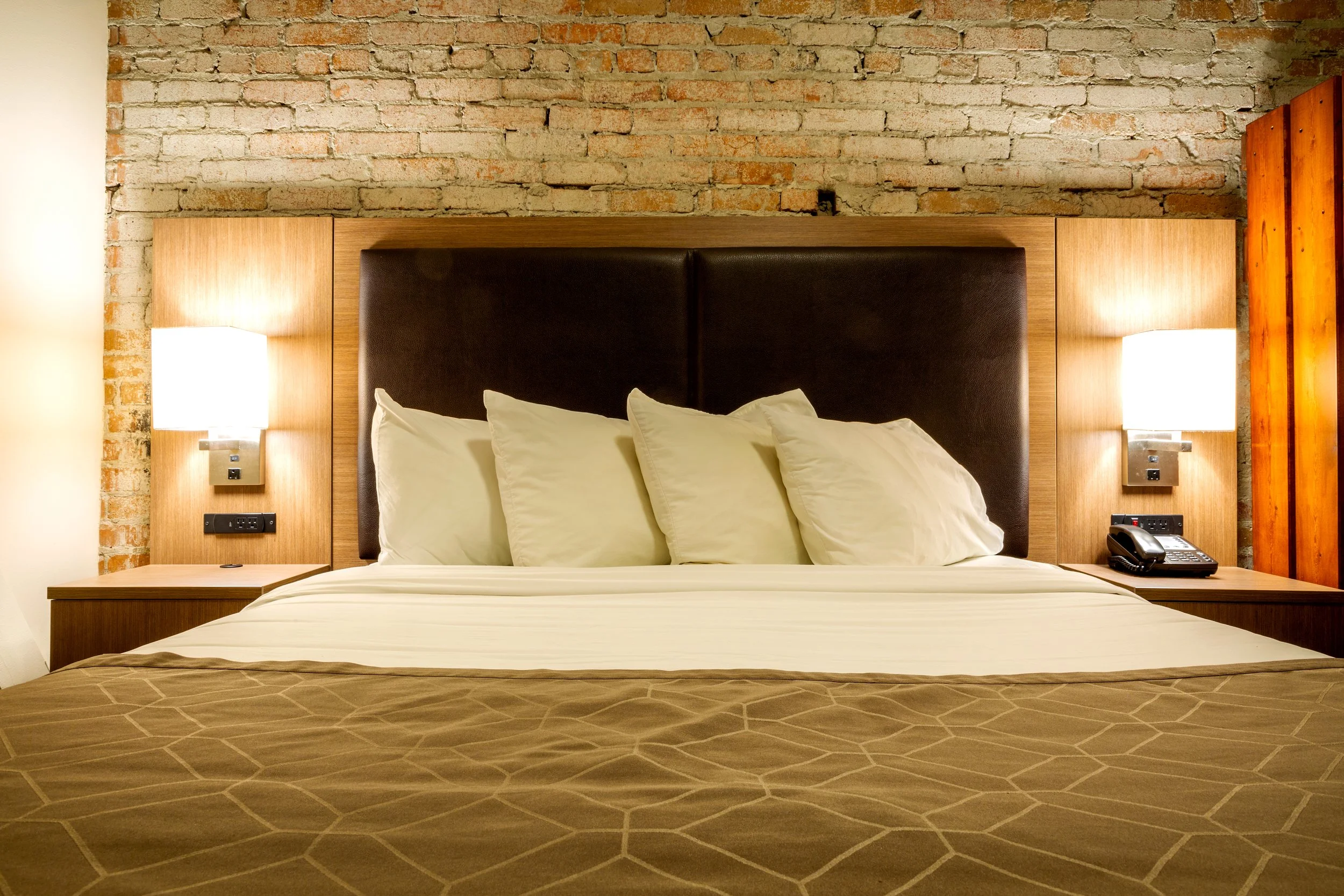 Hotel Rooms & Suites in Great Falls, MT | Hotel Arvon — Hotel Arvon