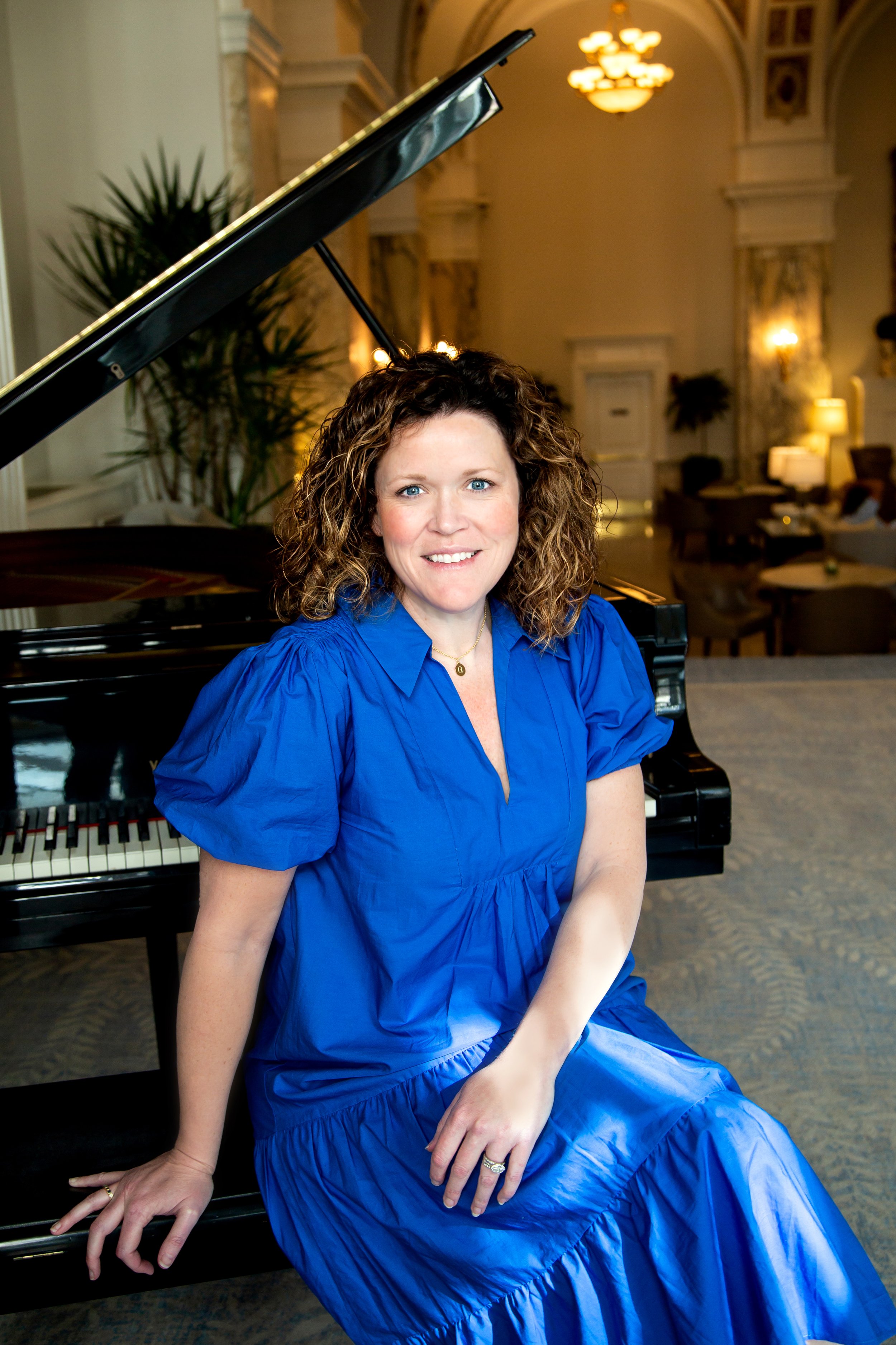 About Us — THE HELLO AGENCY