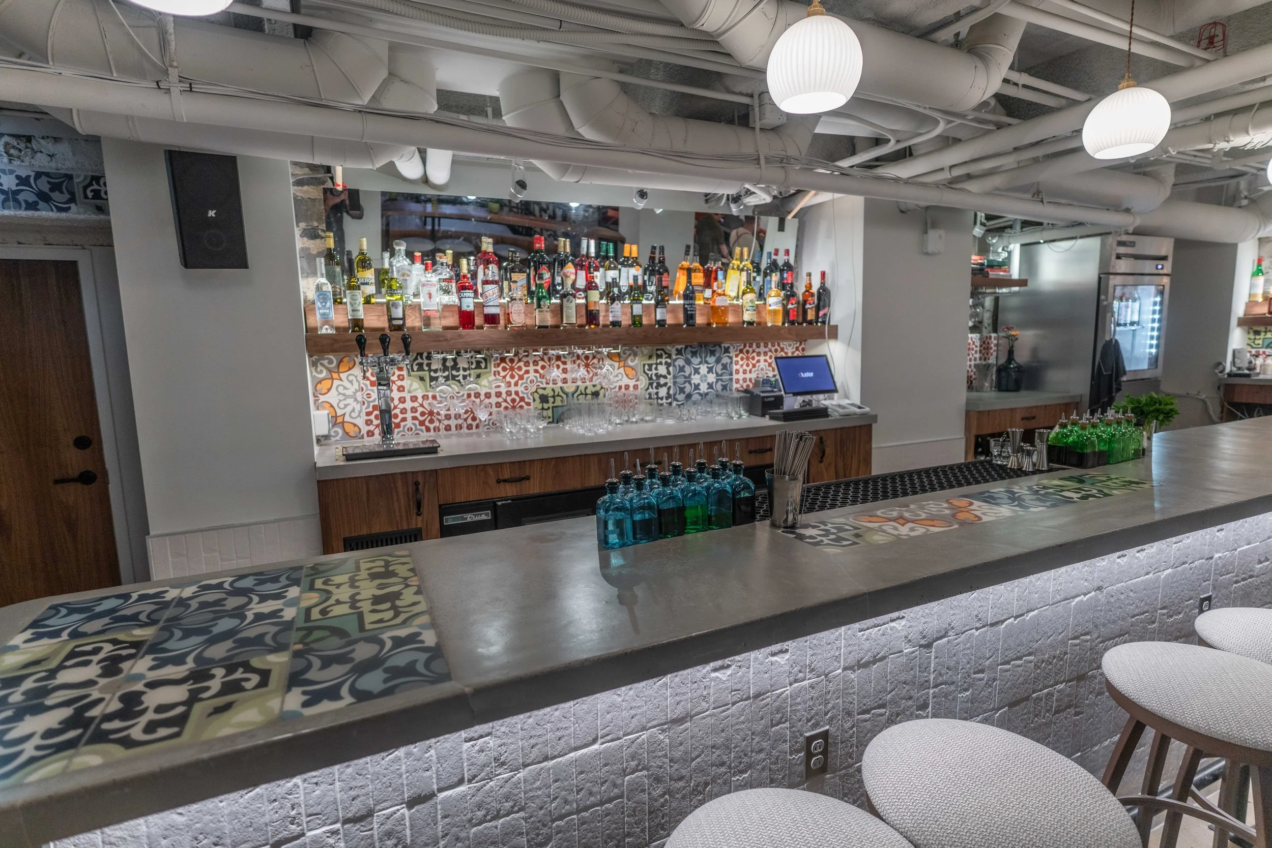 Gallery 2 — Bar Bisou Bisou