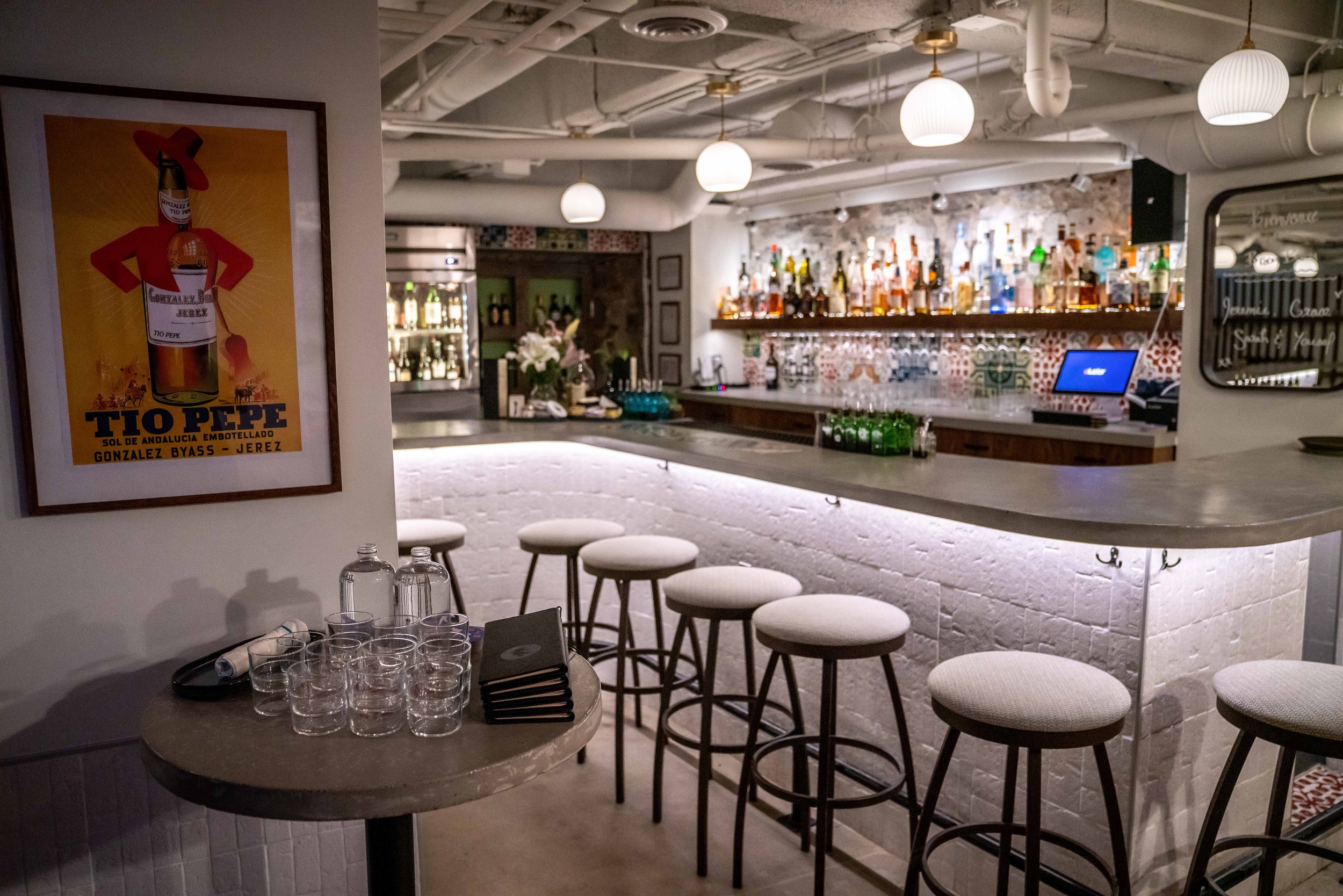 Gallery 2 — Bar Bisou Bisou