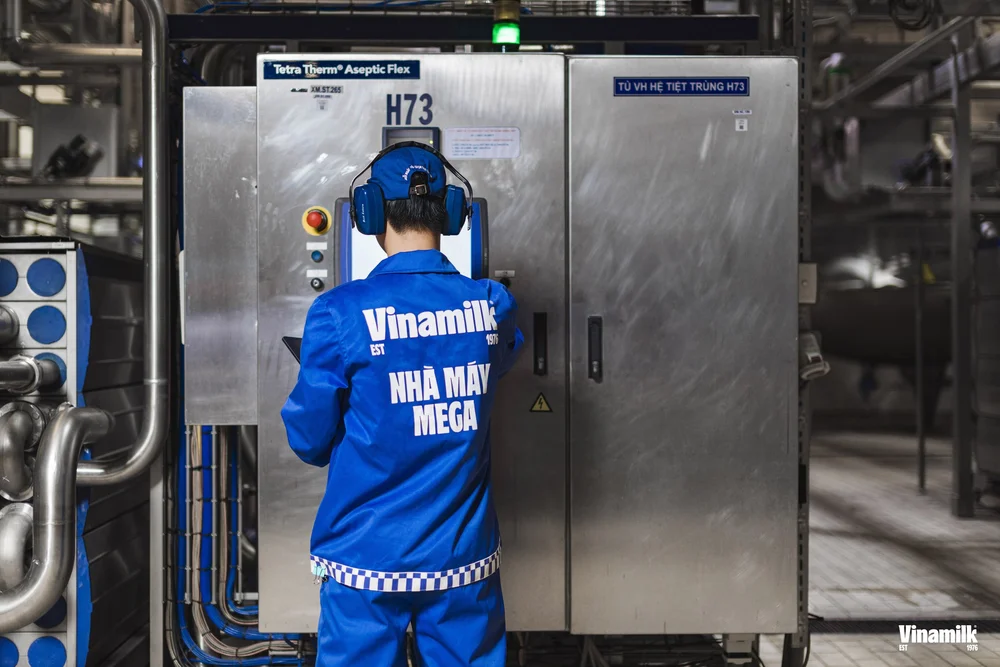 VINAMILK - HUMAN, FACTORY & FARM — HAI-TÁM-HAI