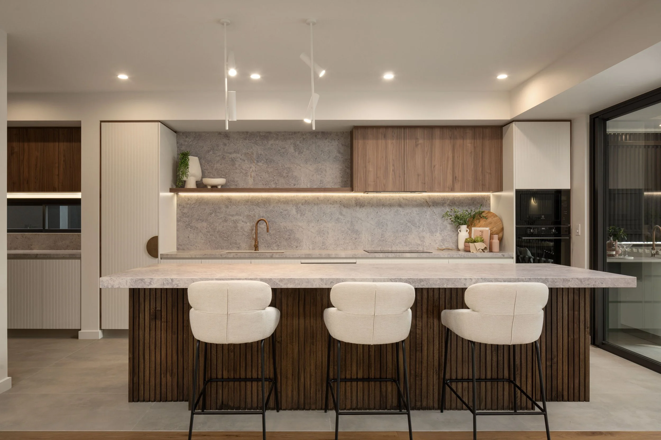 Contact — AM Interior Studio — Fully resolved interior solutions