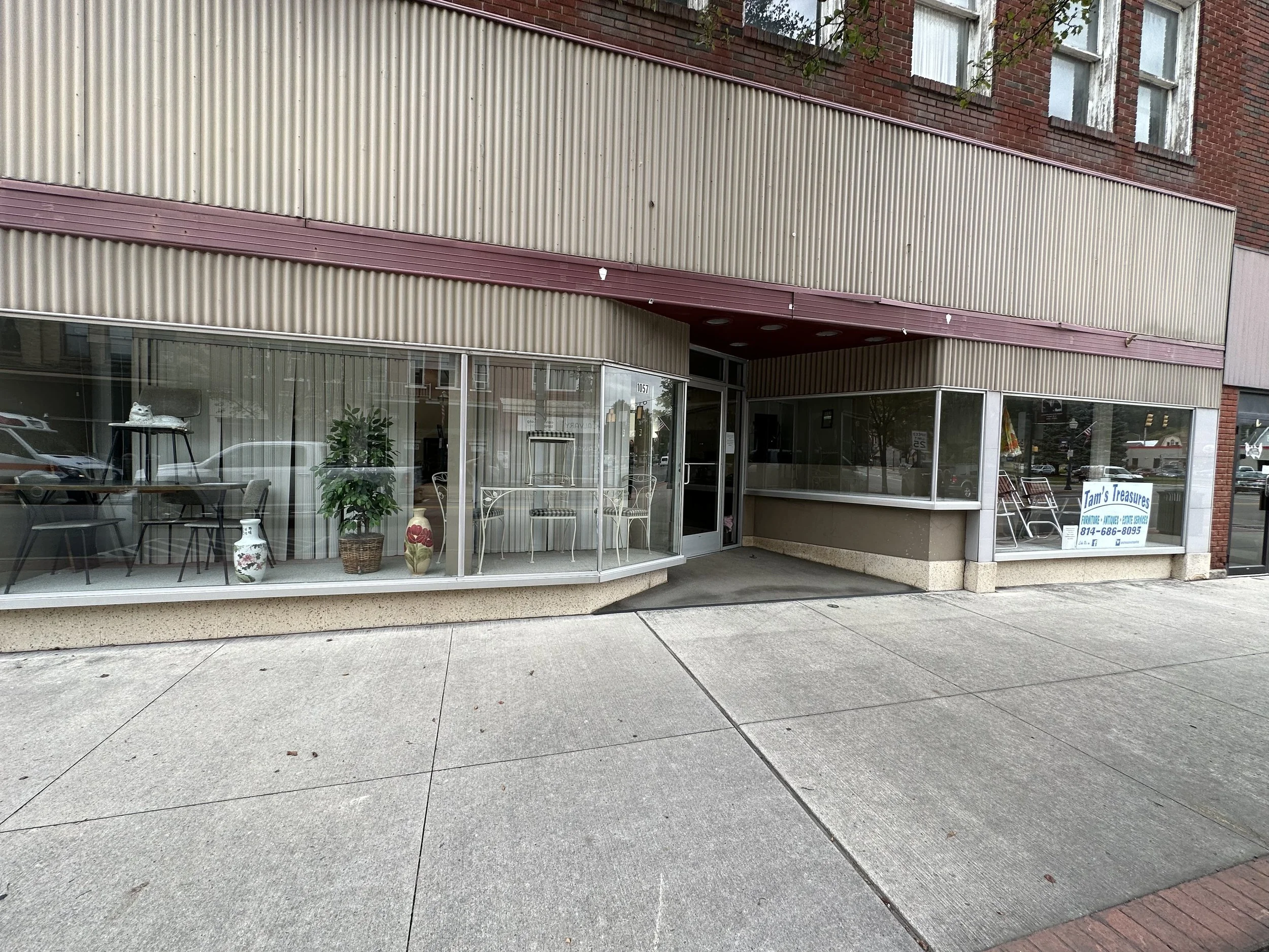 Tam's Treasures Vintage Shop