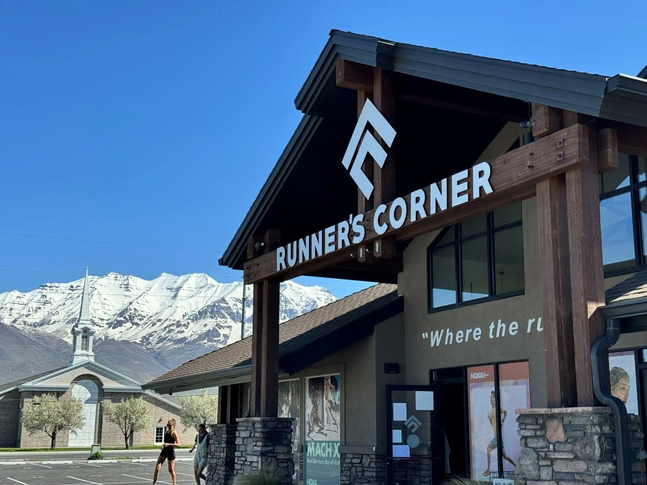Runner's Corner Specialty Running Store Natural Footwear Logo