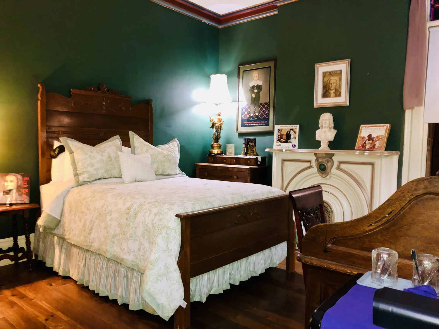 Rooms & Rates — Symphony Hotel & Vivaldi's Restaurant