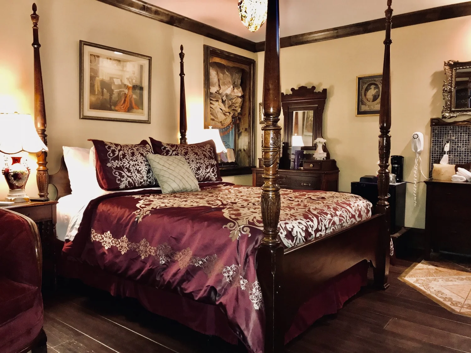 Rooms & Rates — Symphony Hotel & Vivaldi's Restaurant