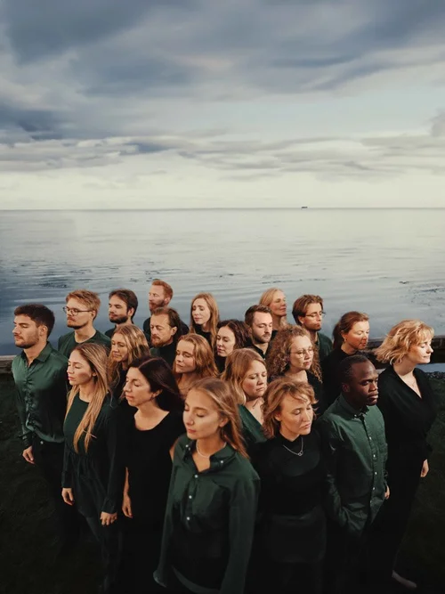 Mastering Group Photography: Tips for Capturing Stunning Group Photos
