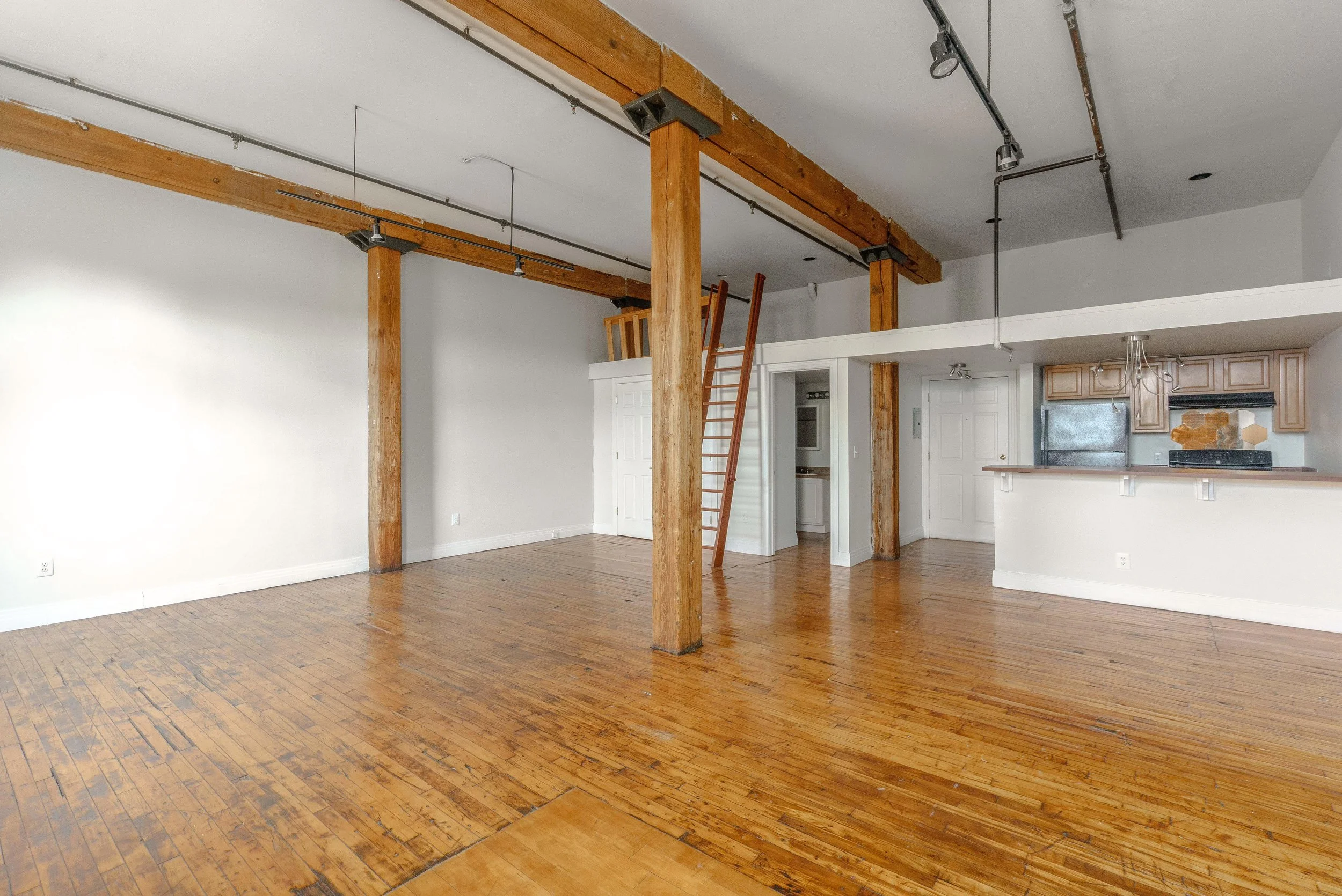 Milwaukee Park Detroit Studio 206 — Loft Place