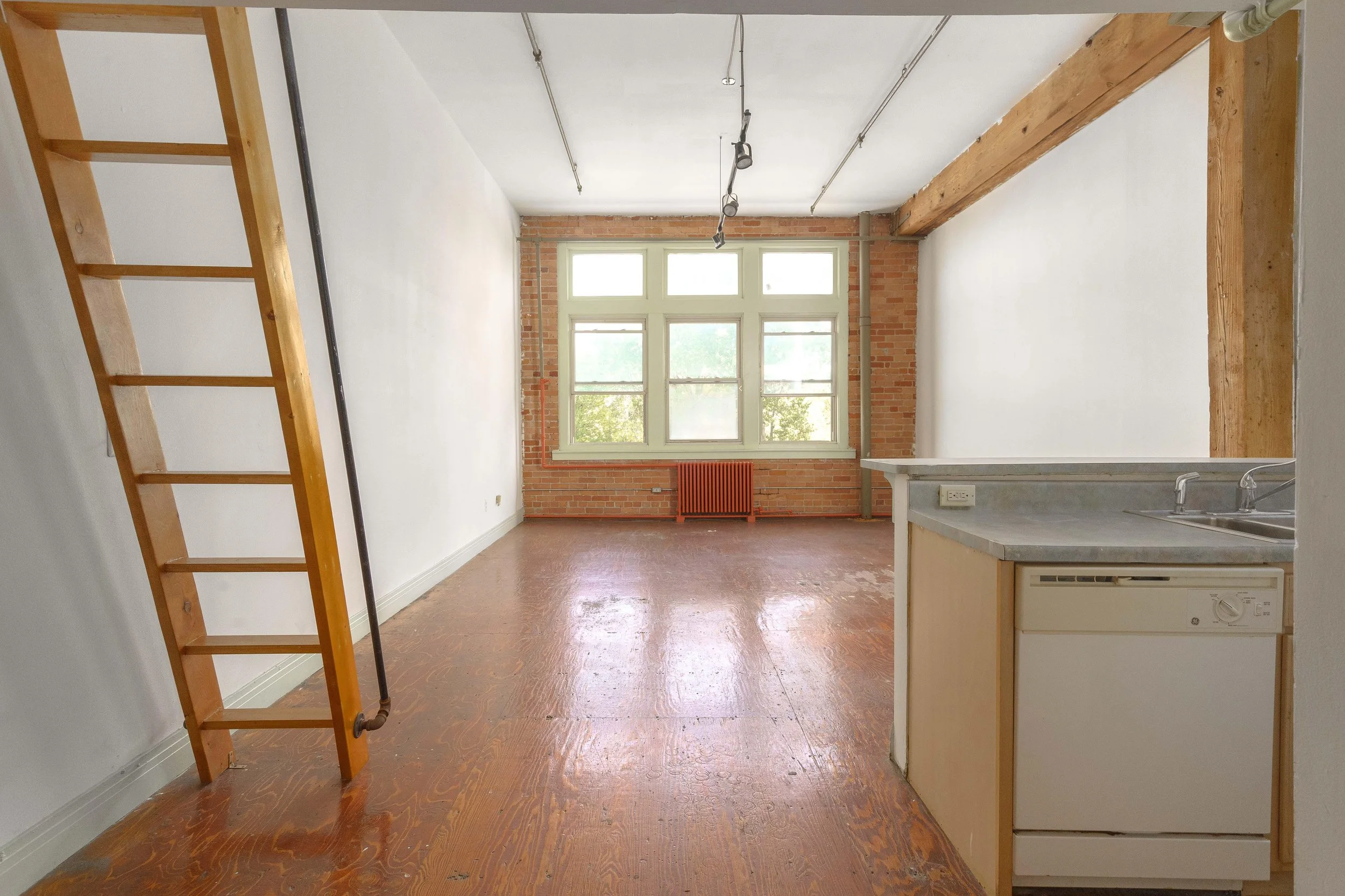 Milwaukee Park Detroit Studio 215 — Loft Place