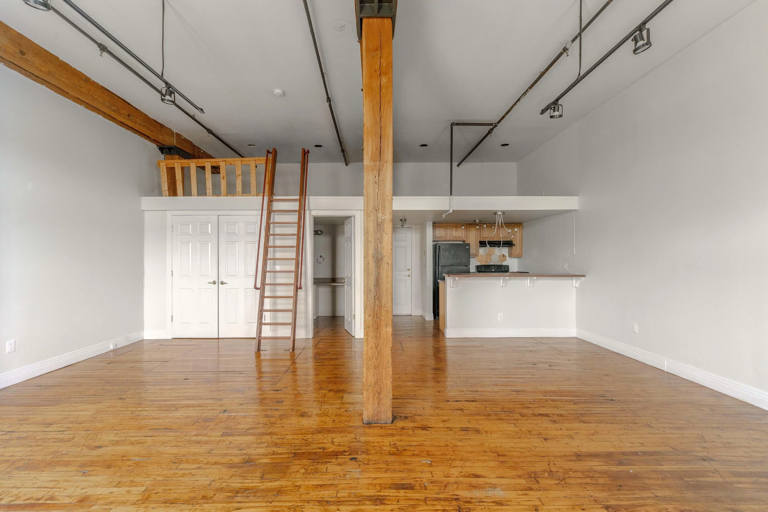 Milwaukee Park Detroit Studio 206 — Loft Place