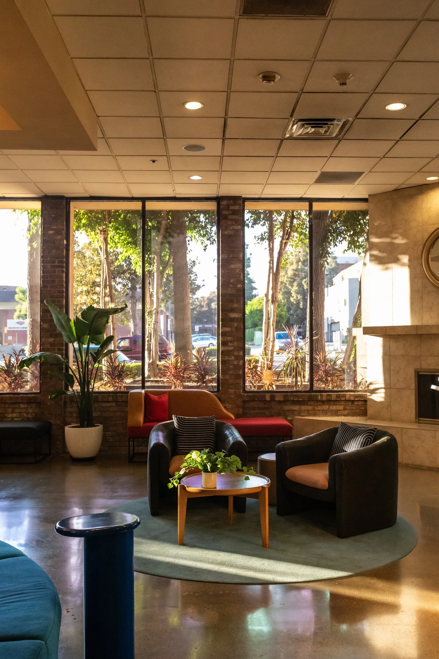 Hotel Amenities in Burbank | Pool, Gym & Shuttle | Hotel Burbank ...