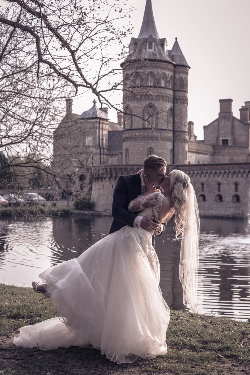 PRETTY WEDDING STUDIOS - Wedding photo & video services from £500