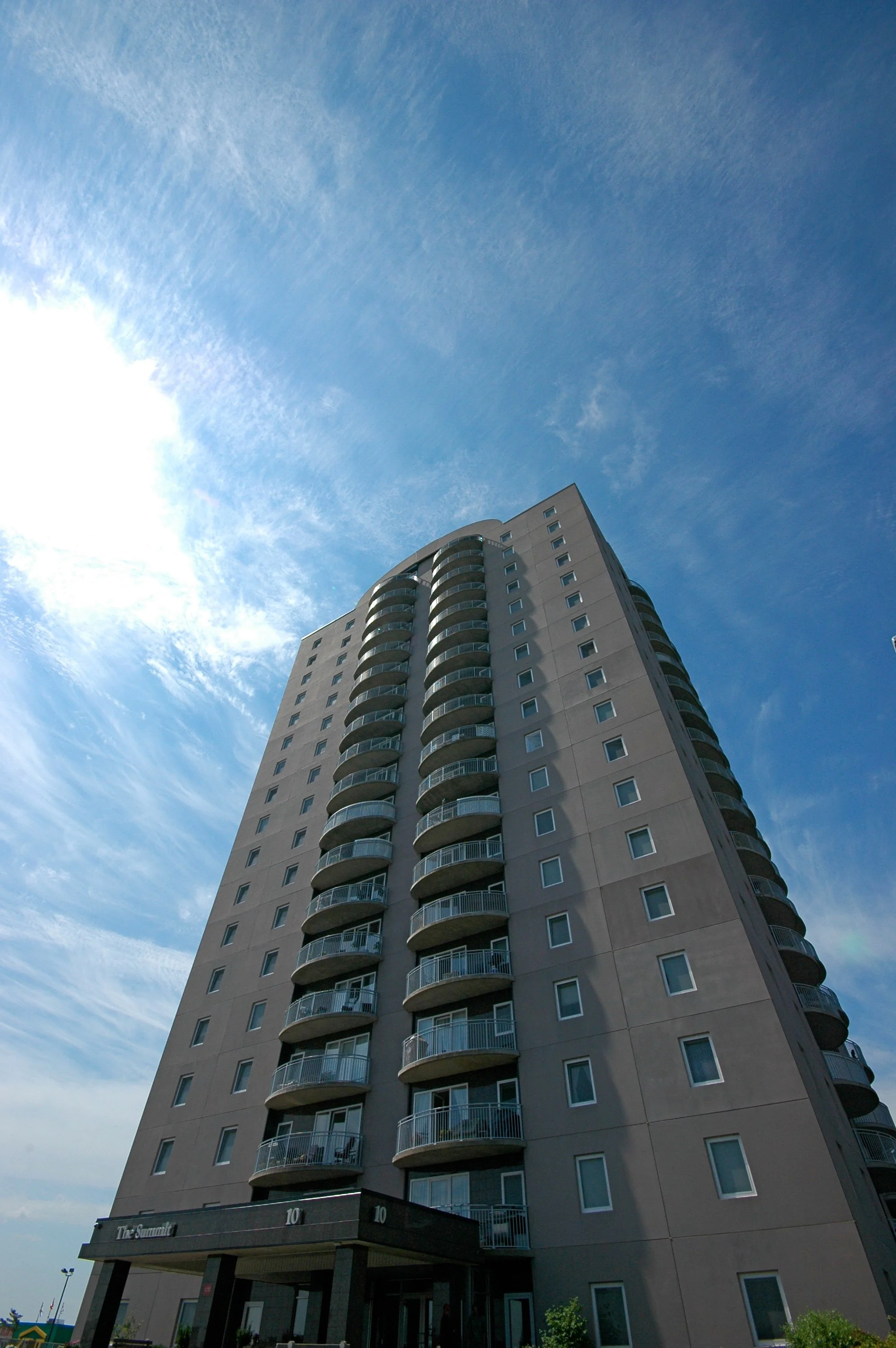 the summit — Horizon Court