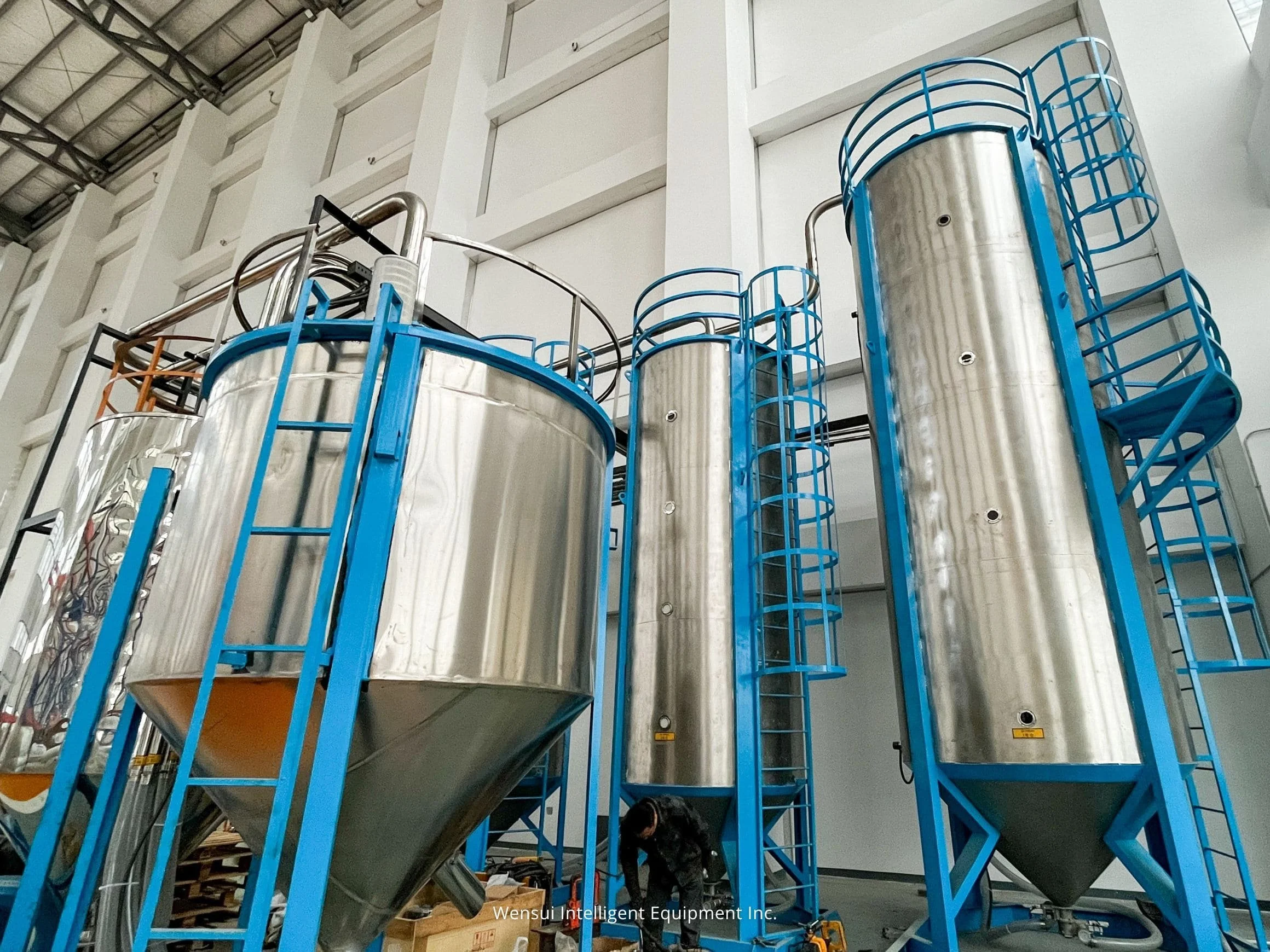 Custom Conveying System for Plastic Seat Manufacturing | Wensui