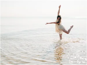 Creative Dance Water Photoshoot in Lake Michigan | KT Williams ...