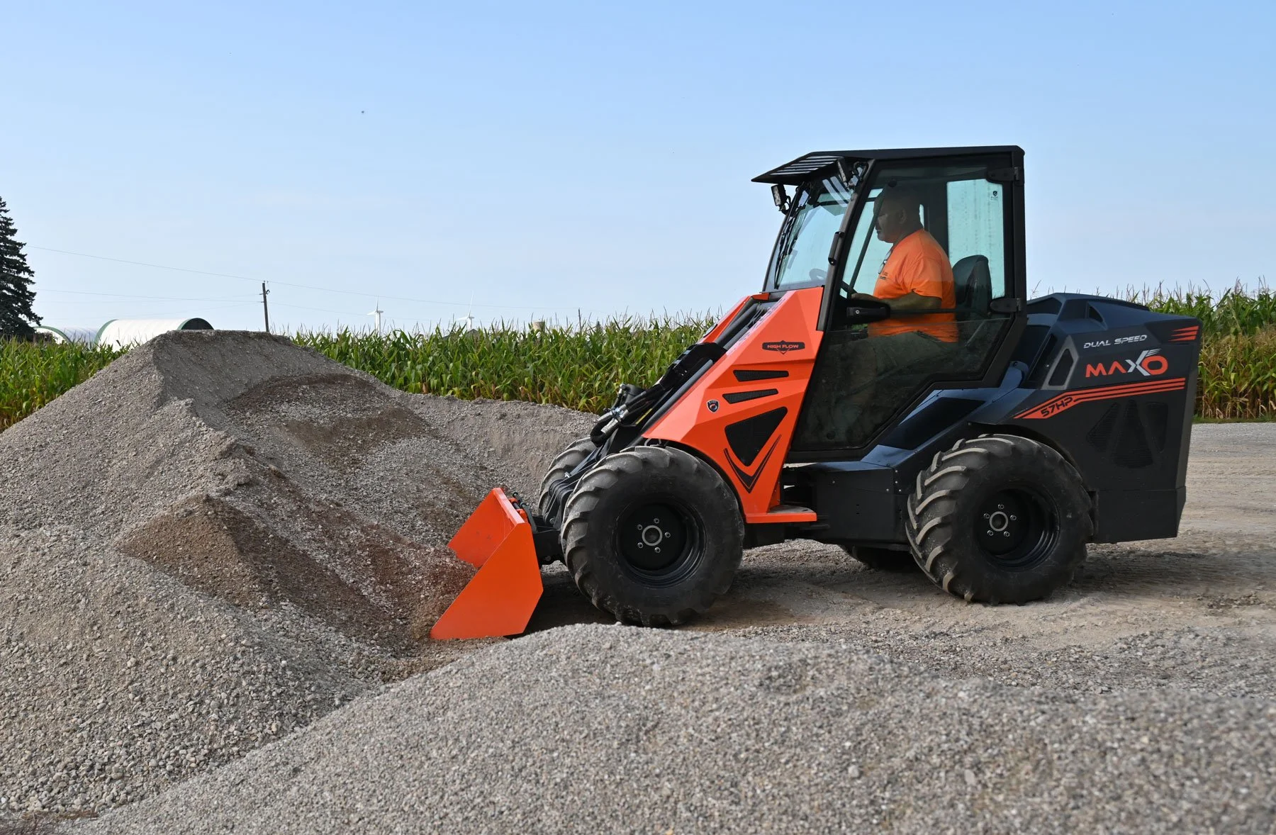 Cast Loaders Canada - Mini Articulated Loaders