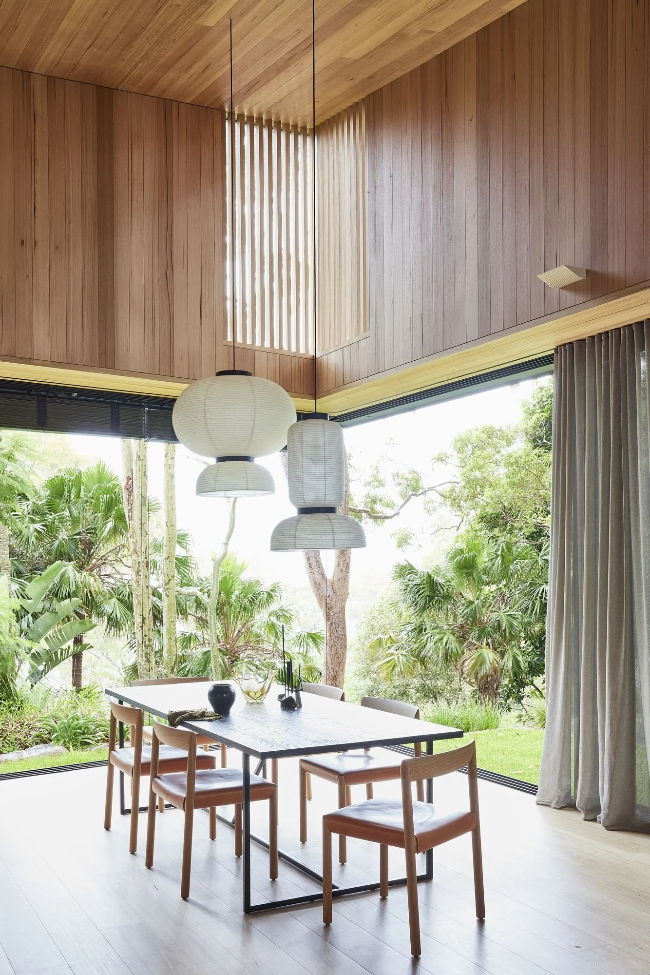 ARCHITECTSMITH & EDITOR INTERIORS: CHISHOLM HOUSE — Claire Delmar