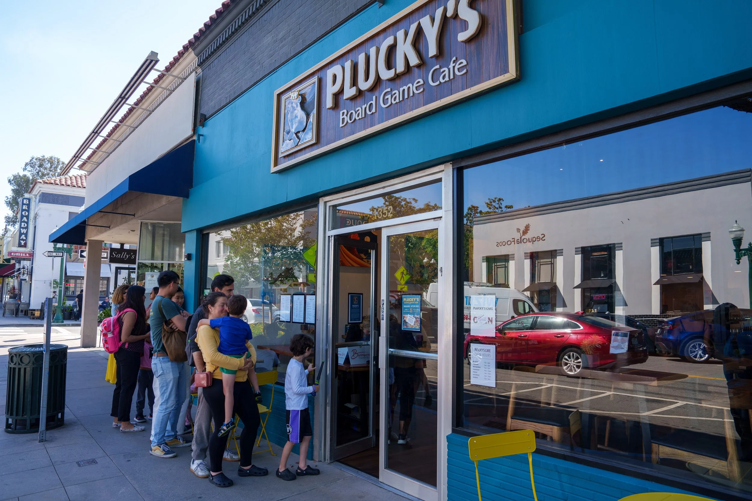 PLUCKY'S CAFE