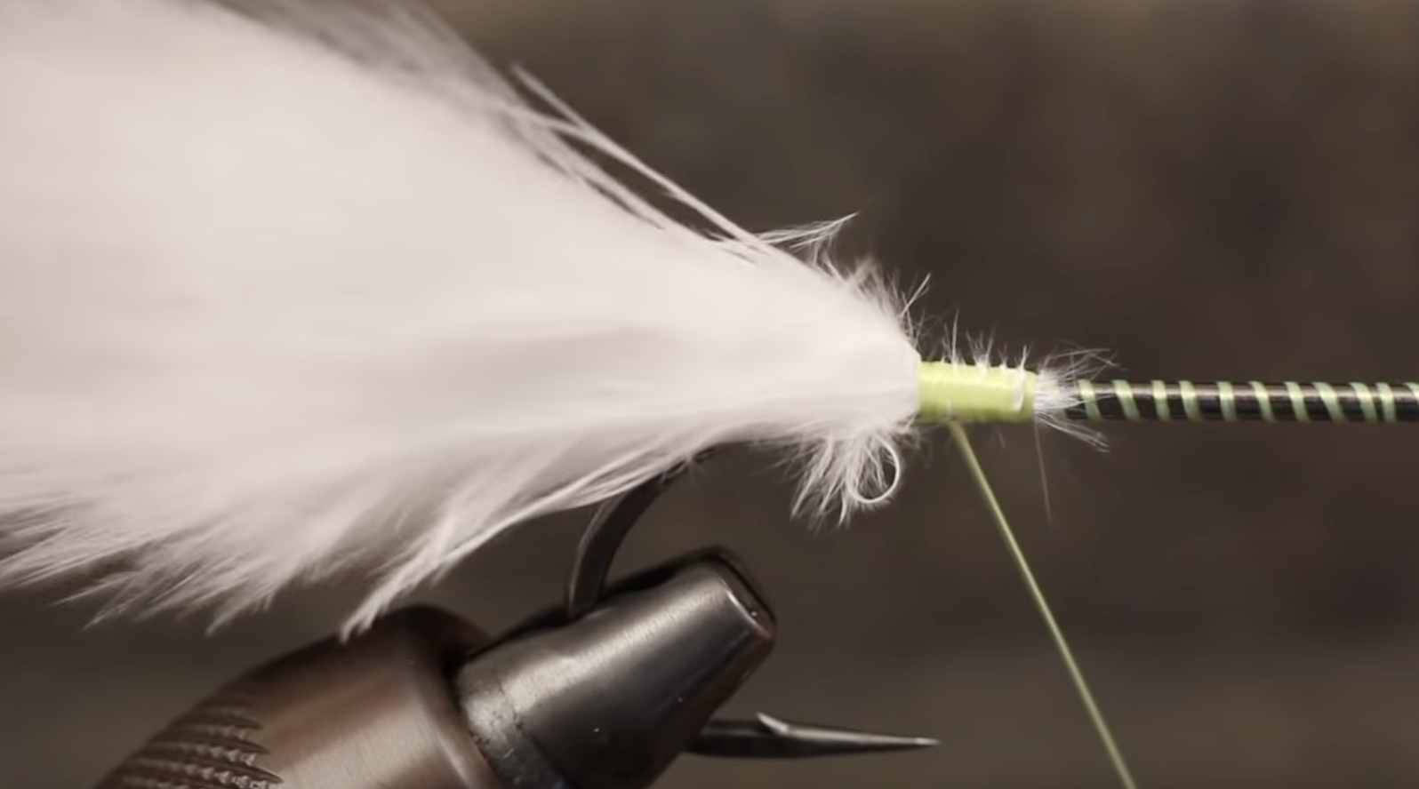 Step by Step Guide: Salt Water Fly Tying for Beginners Lefty's Deceiver ...