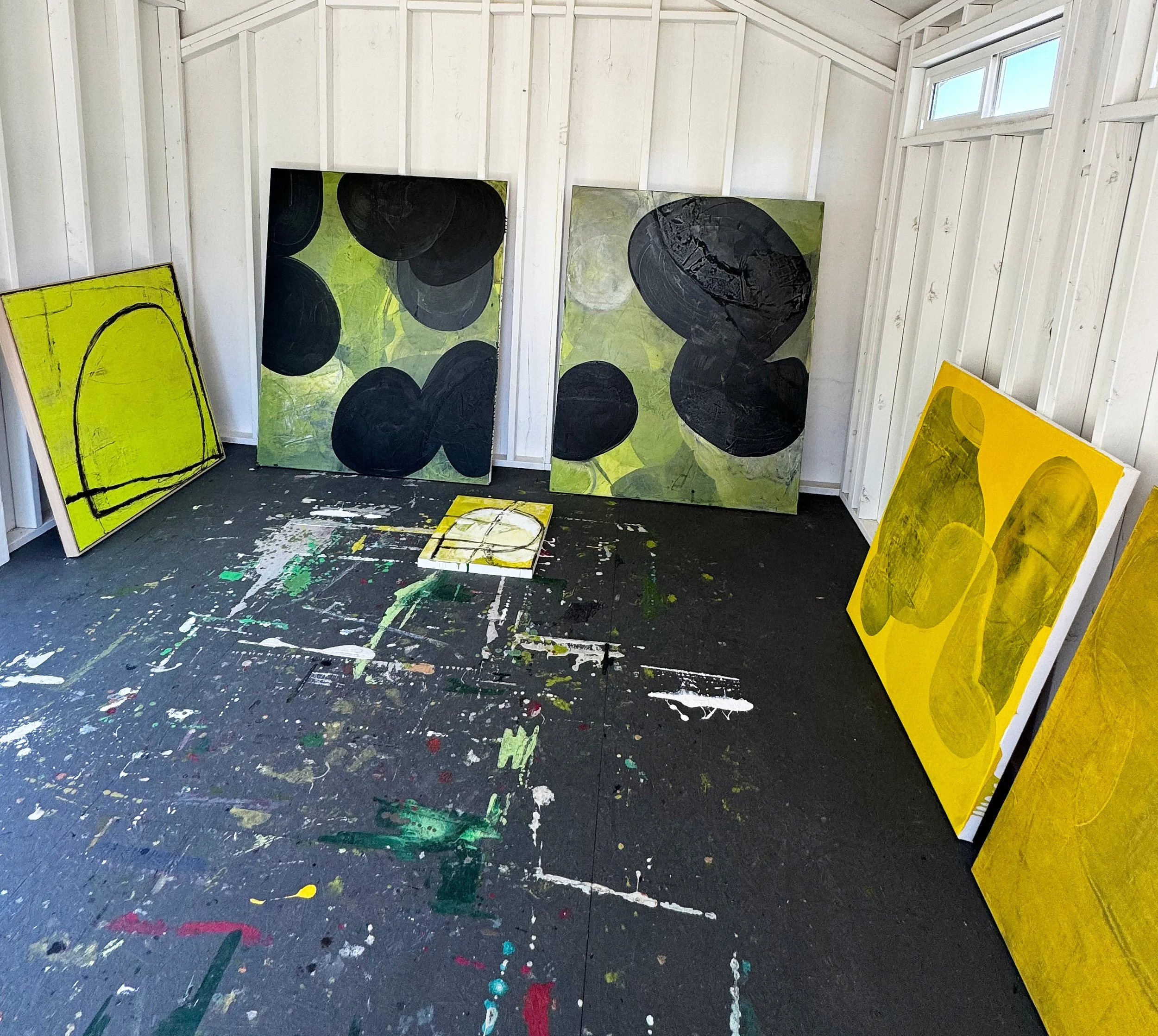STUDIO — BERNARD TRAINOR