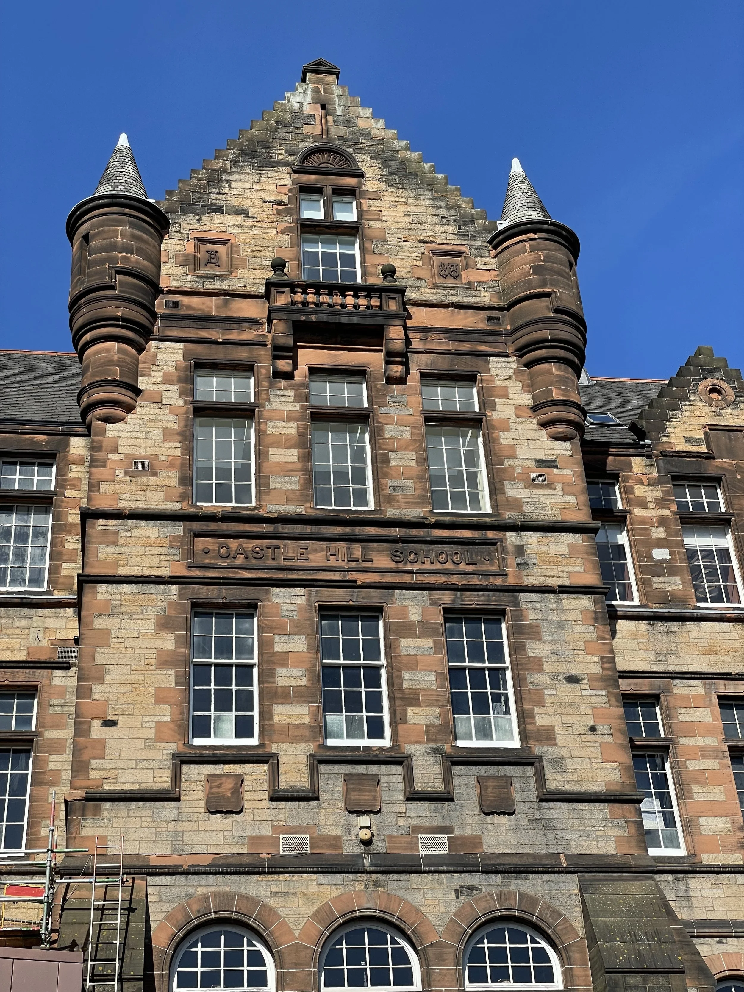 Architecture of Edinburgh - The Scots Baronial Style — Edinburgh Expert ...