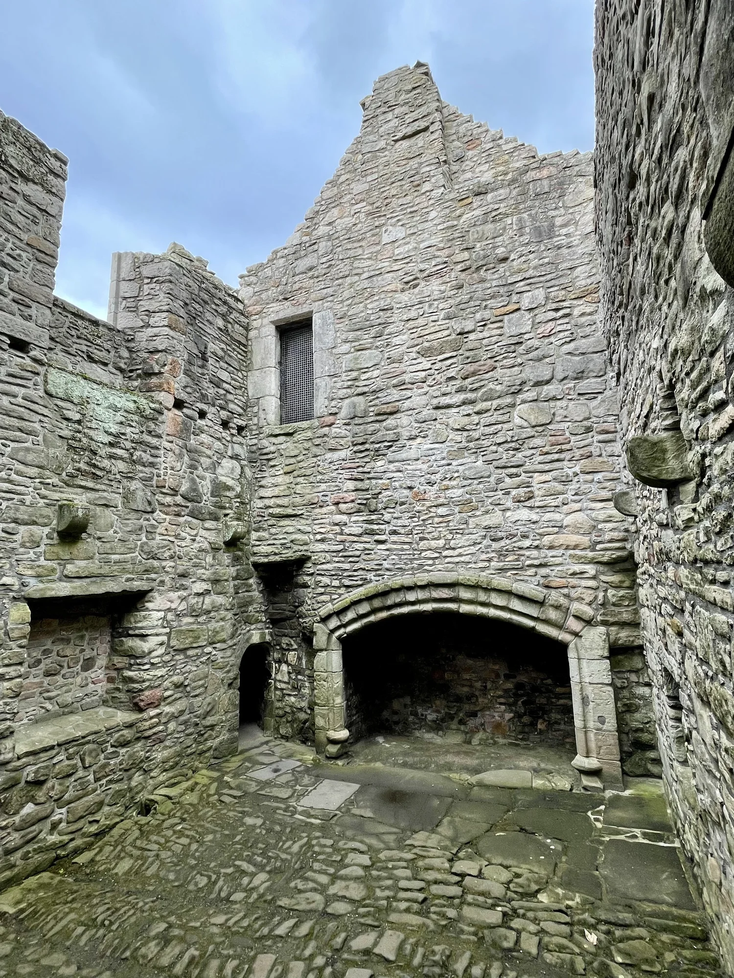 Edinburgh’s History in Ruins - Craigmillar Castle — Edinburgh Expert ...