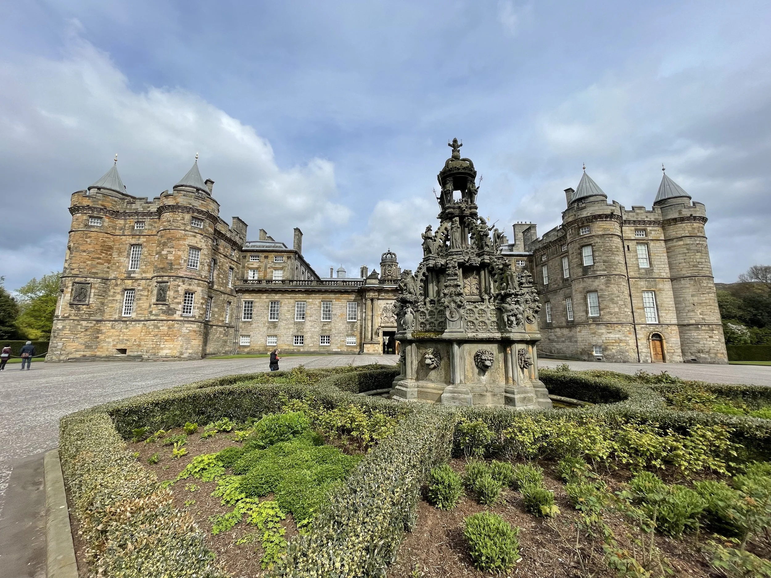 Edinburgh’s Royal residences - The Palace of Holyroodhouse — Edinburgh ...