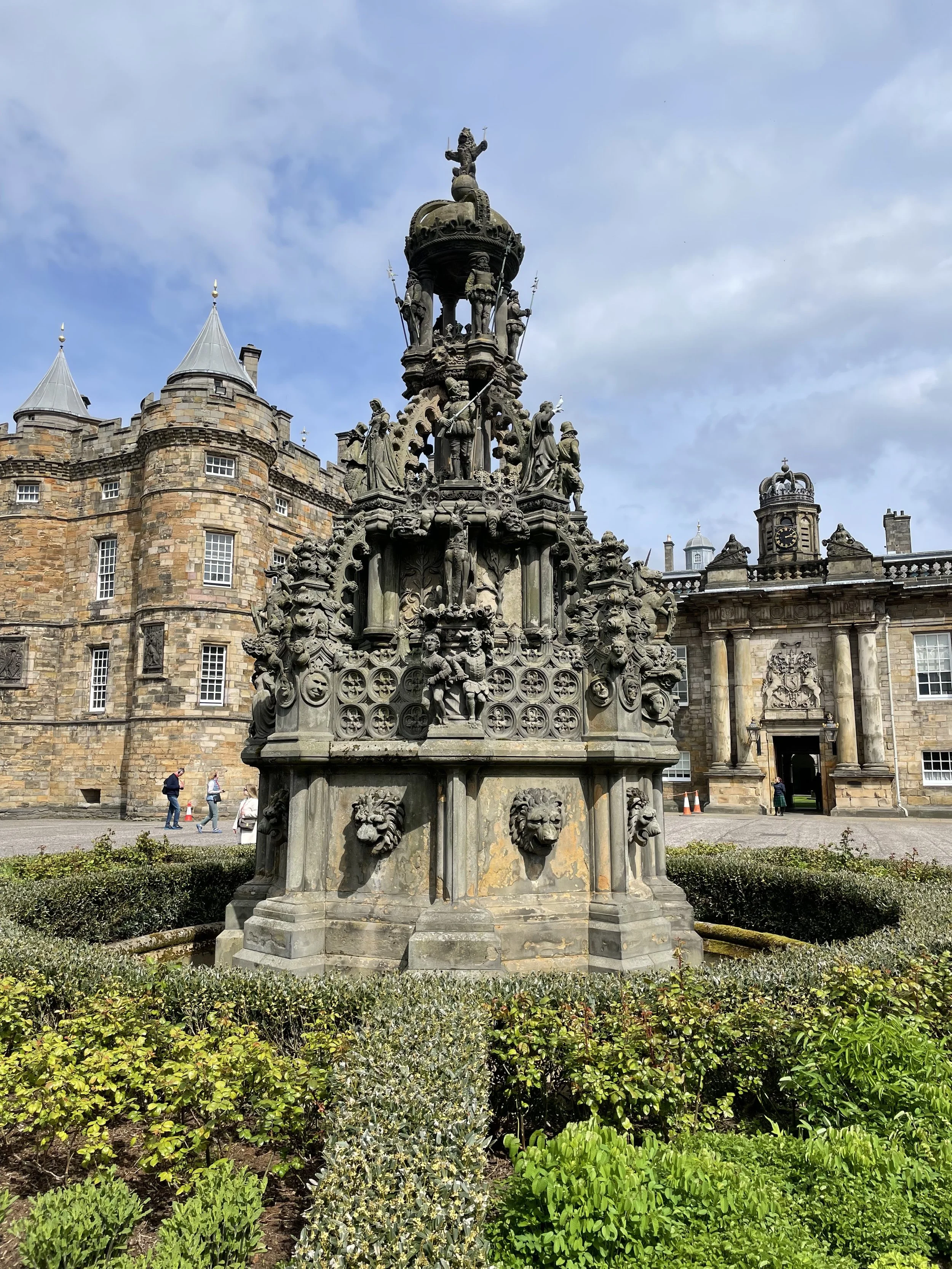 Edinburgh’s Royal residences - The Palace of Holyroodhouse — Edinburgh ...