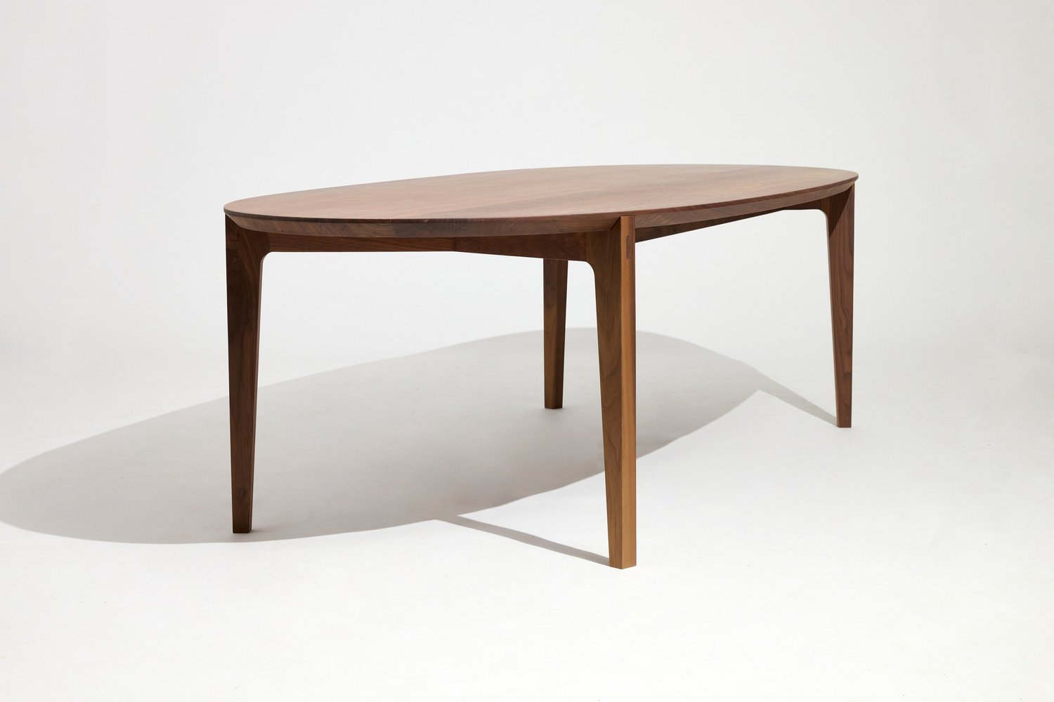 Scarlet Table — Apparentt