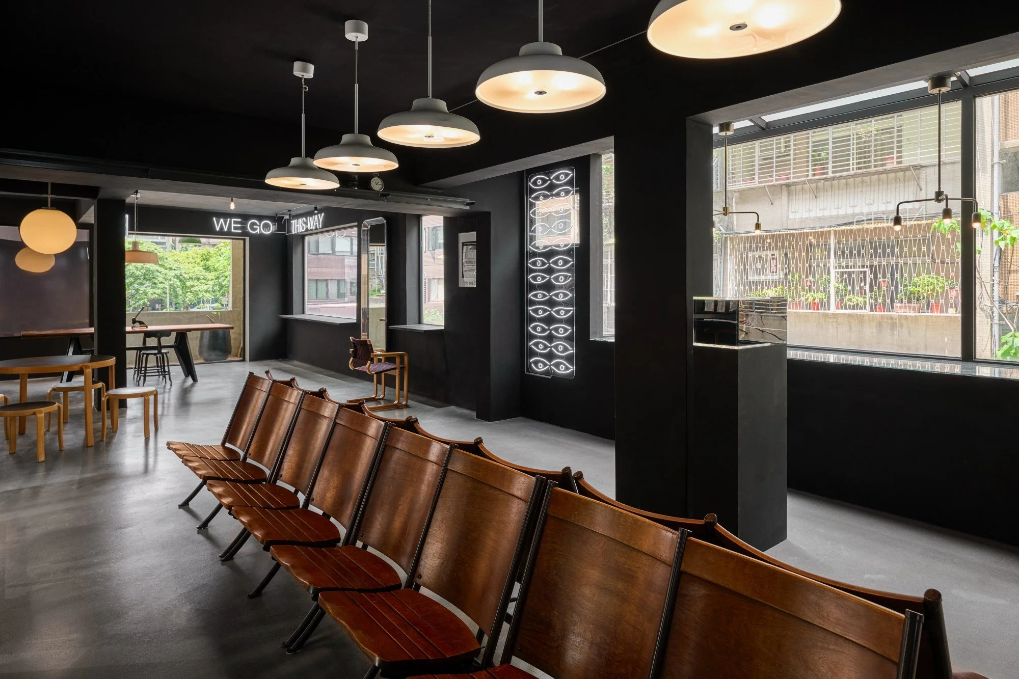 DUNHUA — GALLERY ROOM